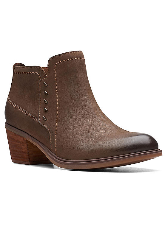 Neva Lo Dark Tan Leather Boots by Clarks | Look Again