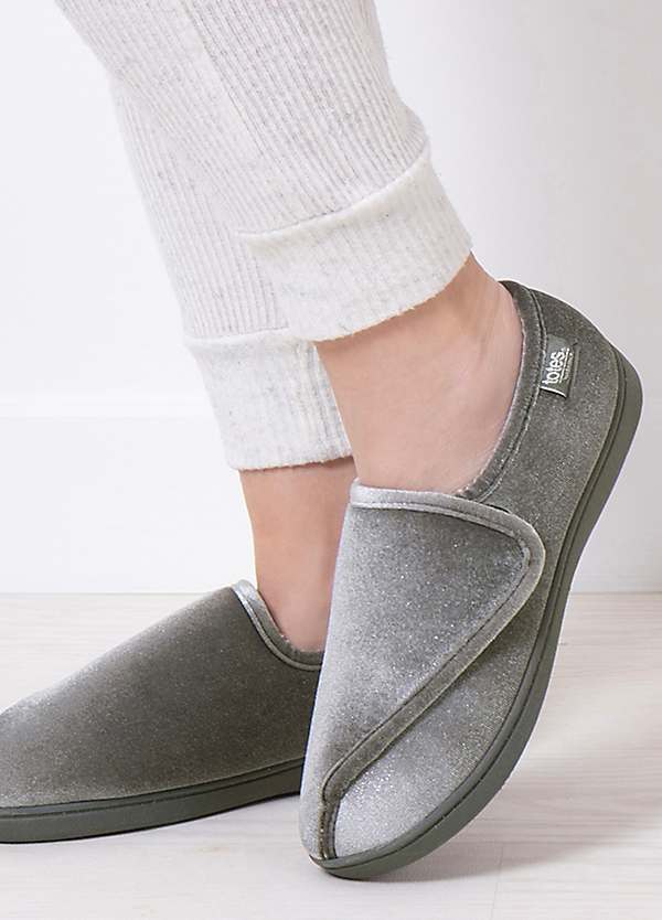 Isotoner slippers store